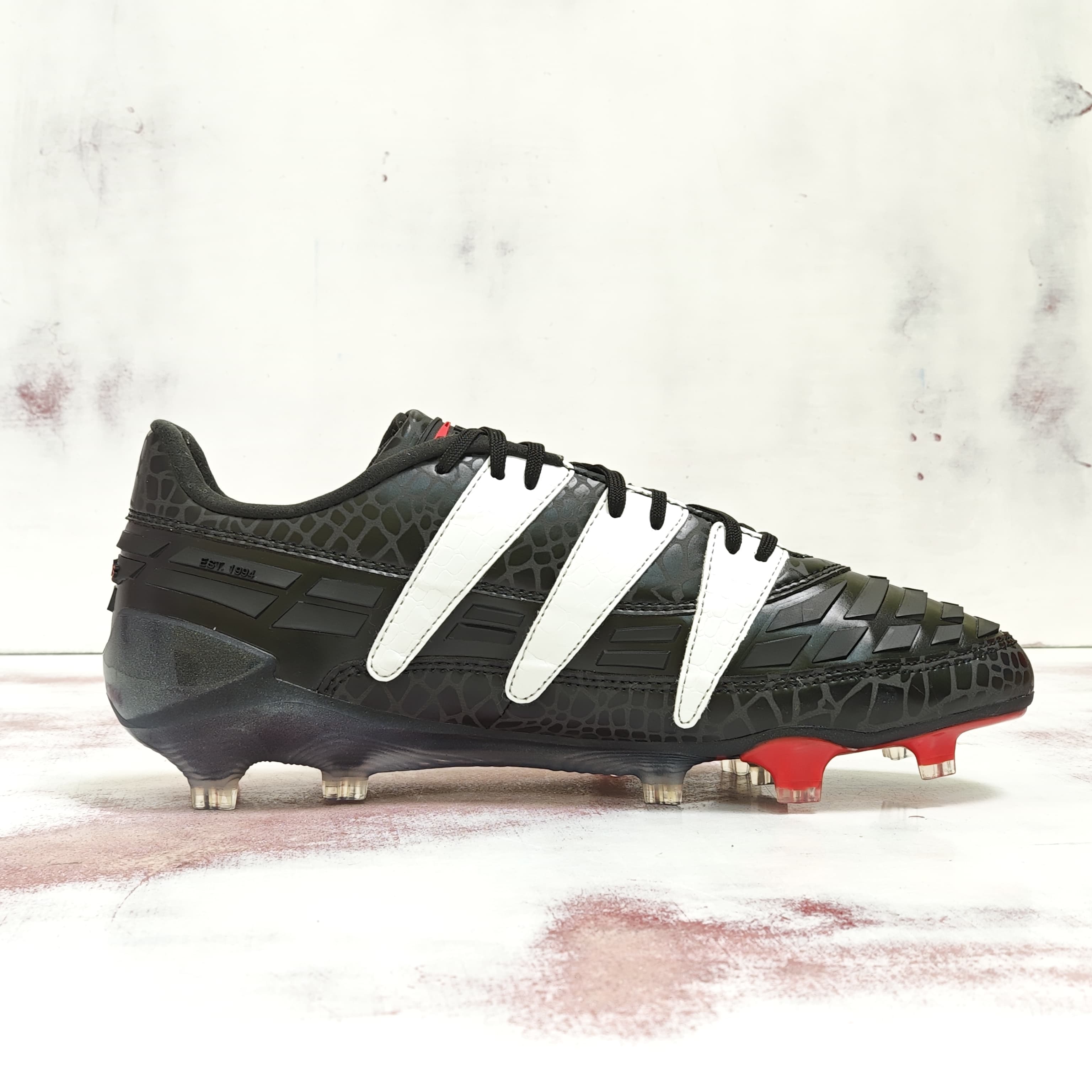 ADDS TACOS PREDATOR 94 BLACK & RED – tetetenis